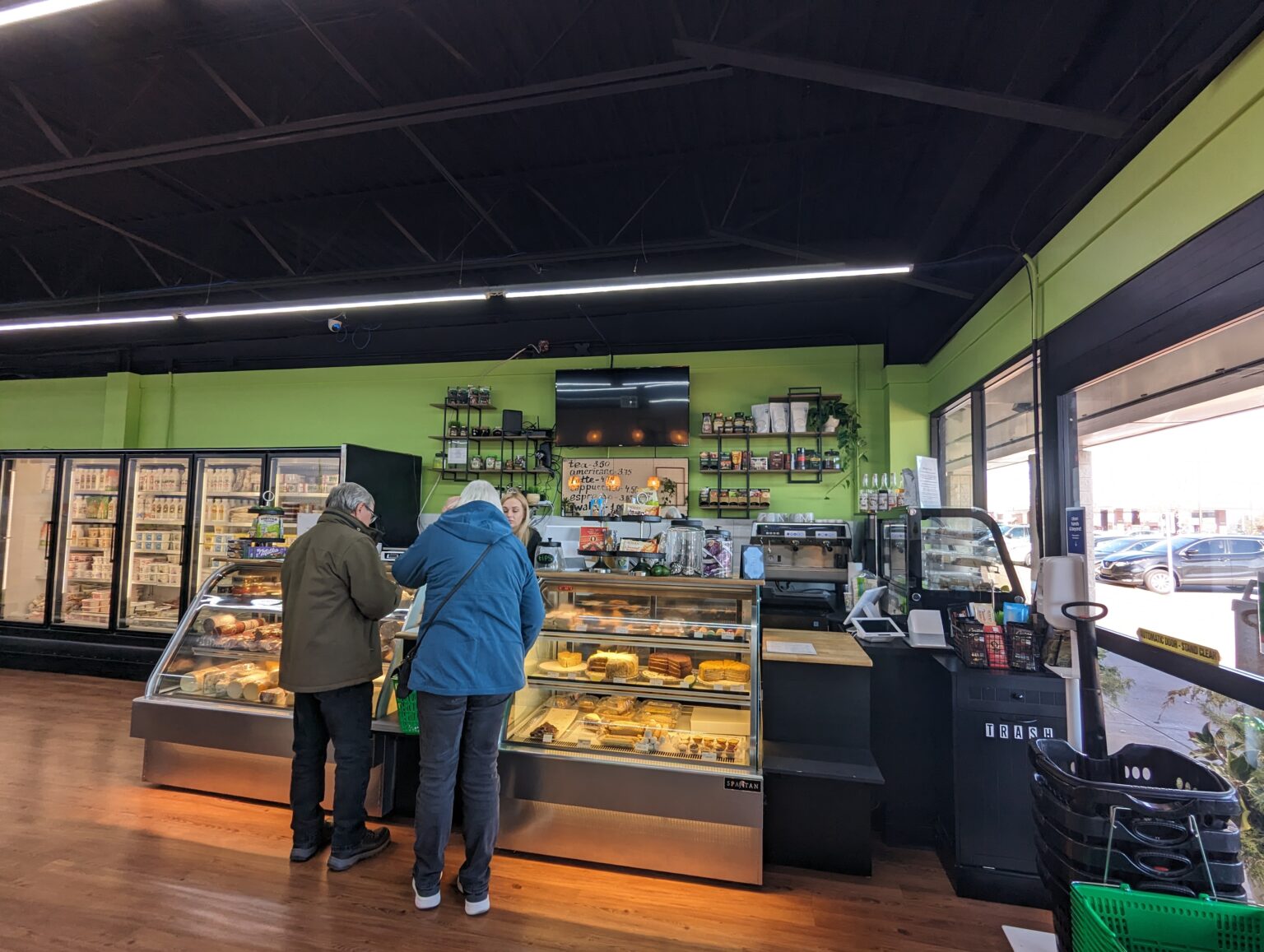 About Us – European Market&Cafe